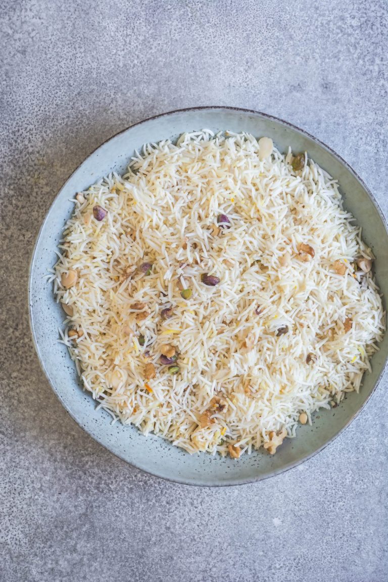 Roz ma mucasarat (Arabian Rice with Nuts and Saffron) - The Spice ...